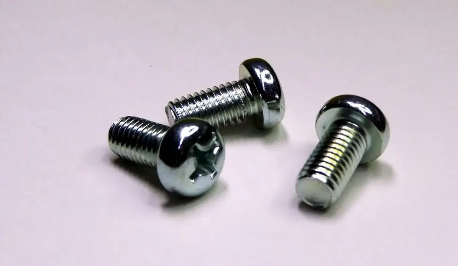 M3〜M20までの代表的なねじサイズについて、「旧JIS（ISO統合前）」と「現行JIS（ISO準拠）」のピッチの違い